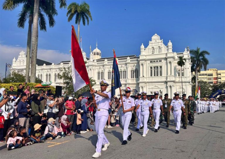 KRI Bung Tomo-357 Ikuti ASEAN Navies City Parade dan Cultural ...